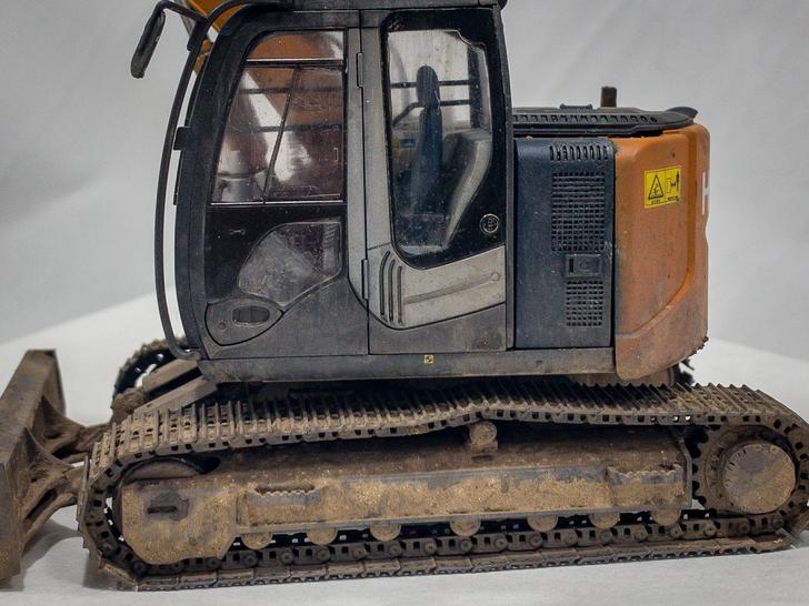 1/35 scale model of a Hitachi Zaxis 135US Excavator - KSM-IPMS ...